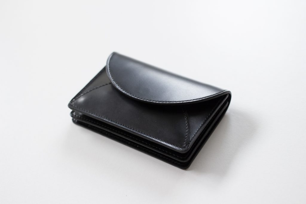 三層の半円が斬新だけど使いやすい。i ro se（イロセ）のFOLD MINI WALLET – ikadatic.com